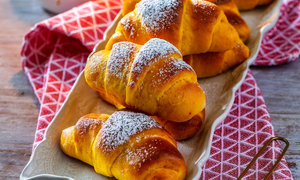 Saffransgifflar med vanilj och mandelmassa - Hus & Hem