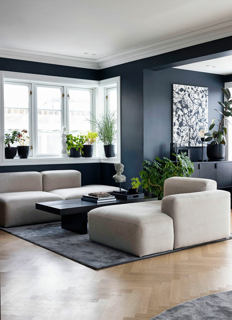 Caroline har inrett med mörka kulörer - Hus & Hem